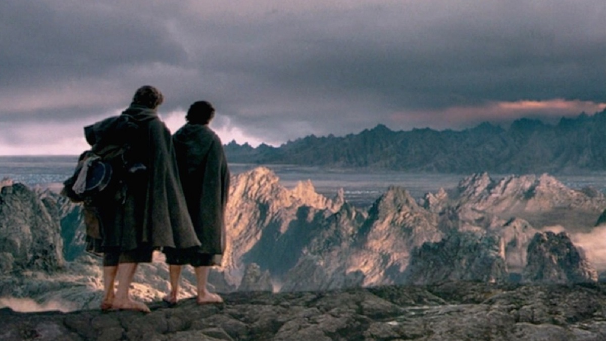 A distância que Frodo e Sam percorreram da Vila dos Hobbits a Mordor e Vila dos Hobbits - Valinor
